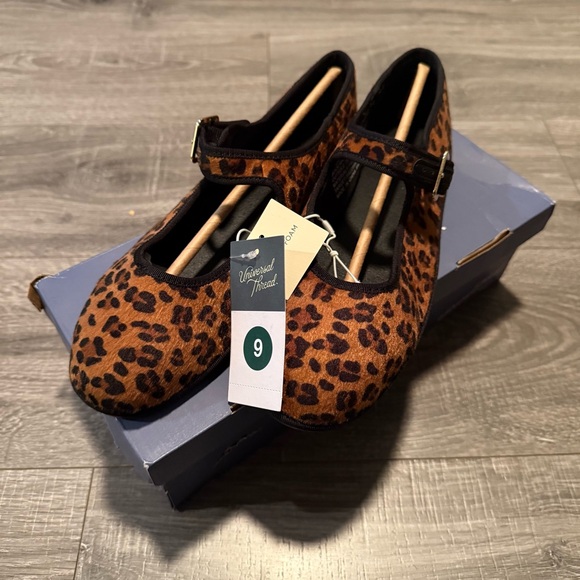 Universal Thread | Shoes | Nib Universal Thread Halston Ballet Mary ...